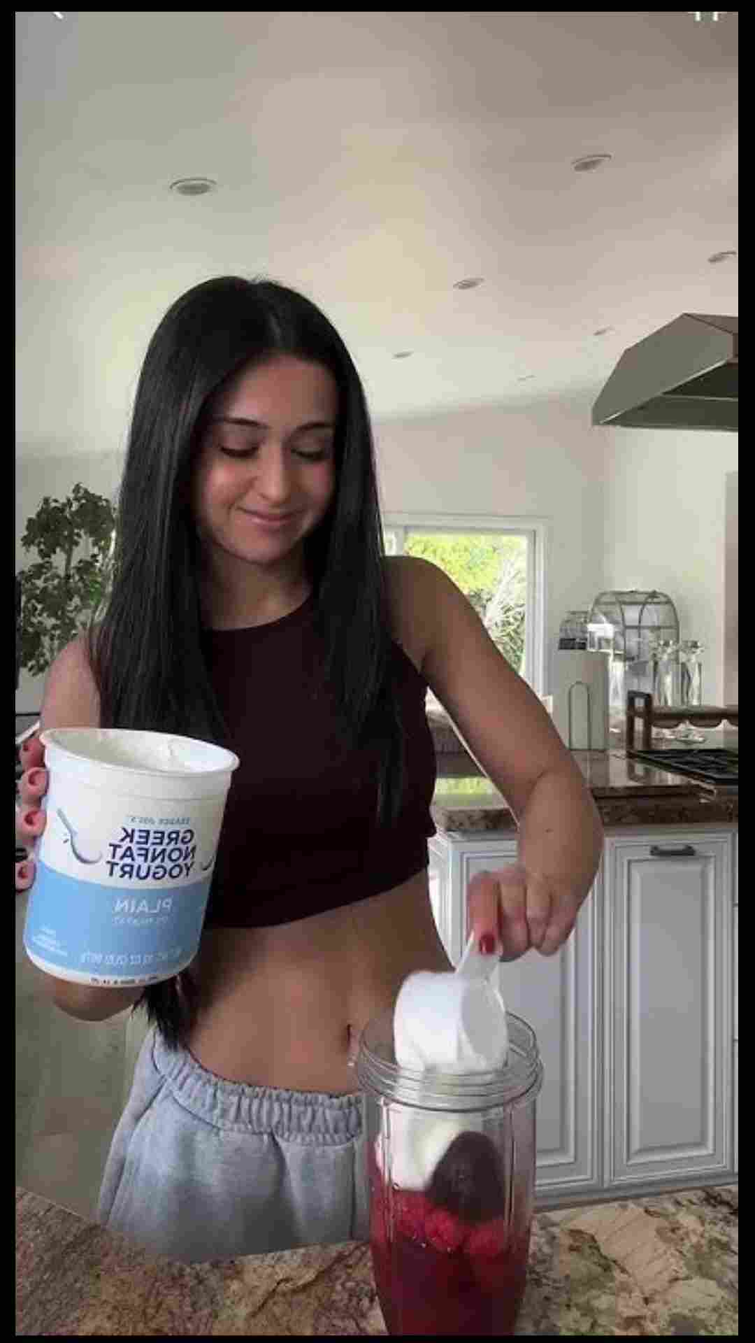 Who is Nona Bayat? Meet the Fitness Influencer - Bio, Age, Parents ...